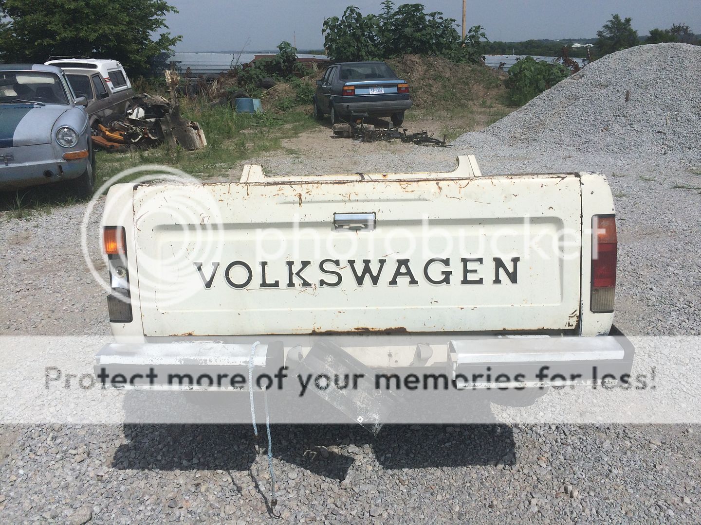White Caddy tailgate w/ latches | VW Vortex - Volkswagen Forum