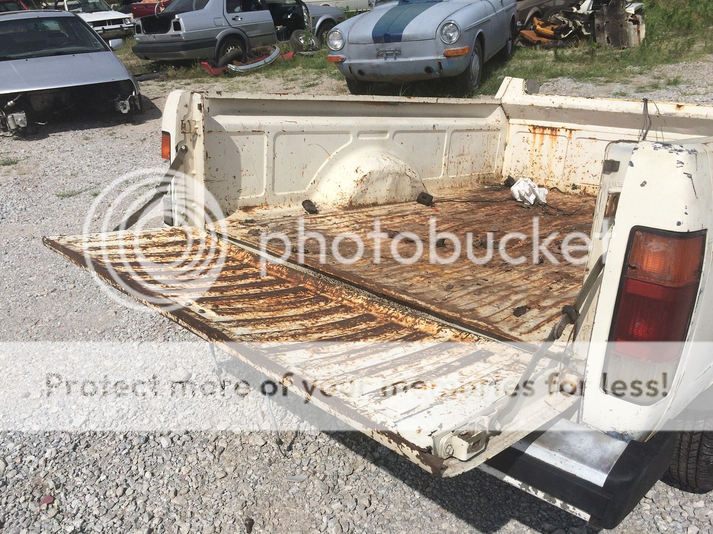 White Caddy tailgate w/ latches | VW Vortex - Volkswagen Forum