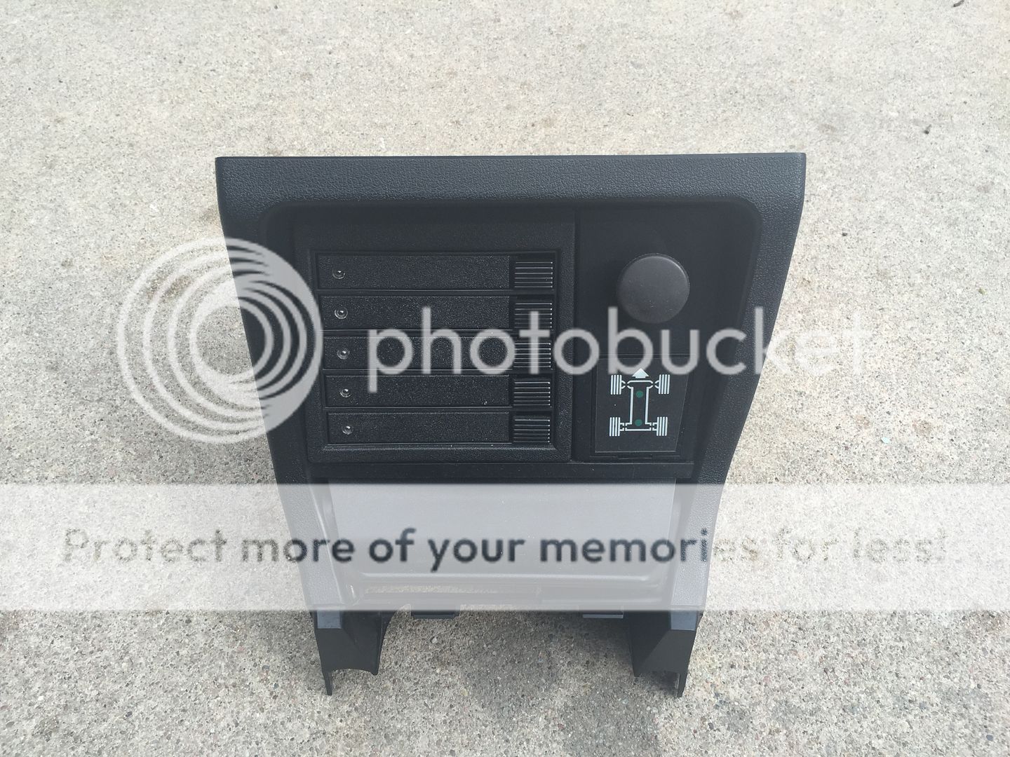 Quantum syncro upper center console w/ diff lock switch and tape player ...